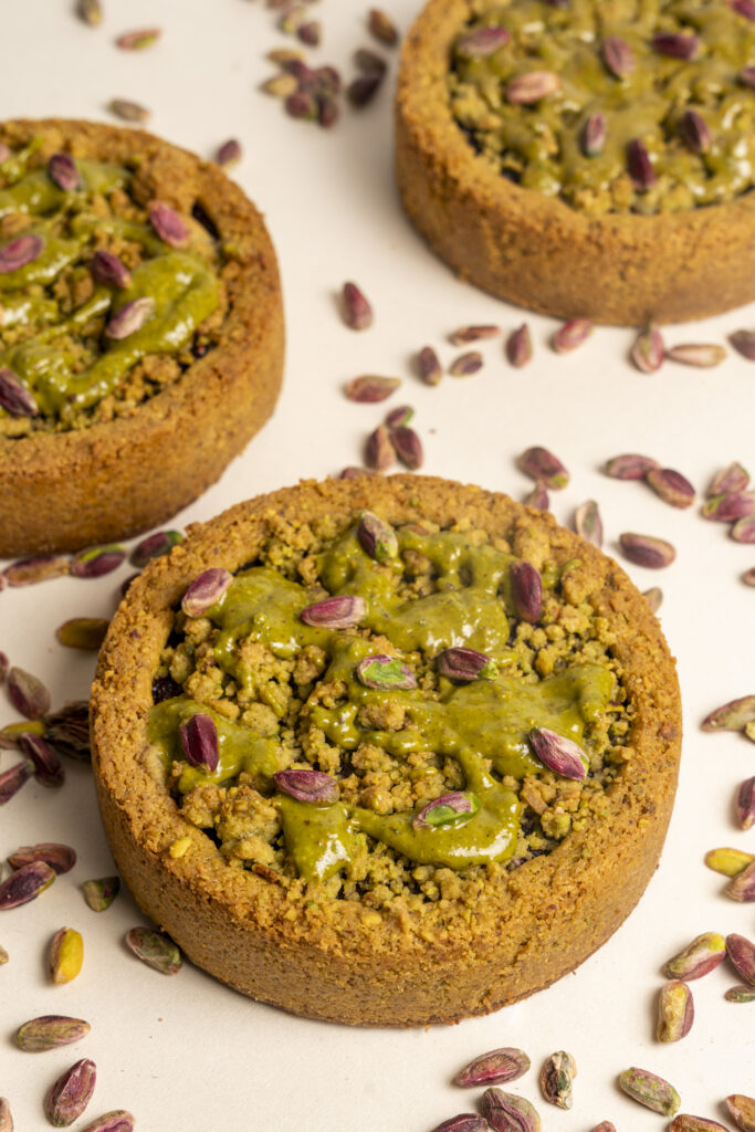 Crumble pistache et fruits rouges – Brigat.Paris